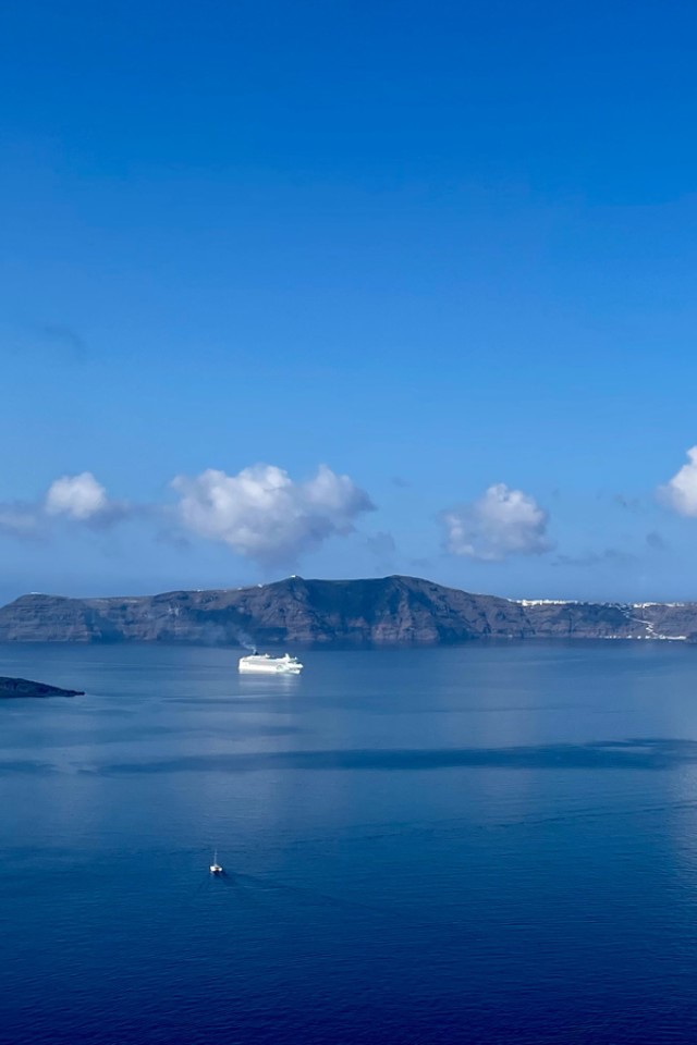 Santorini – East Wind Perissa